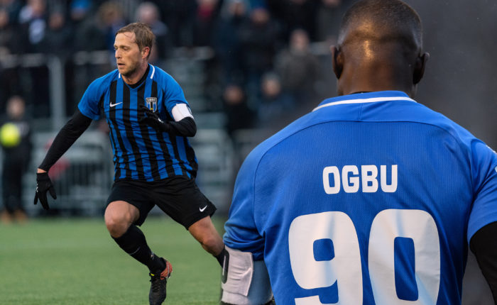 Moses Ogbu bär kaptensbindeln 2018 - Sirius Fotboll