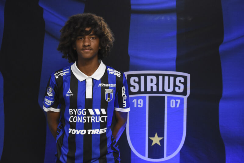 Malcolm Jeng klar för fem nya år i Blåsvart - Sirius Fotboll